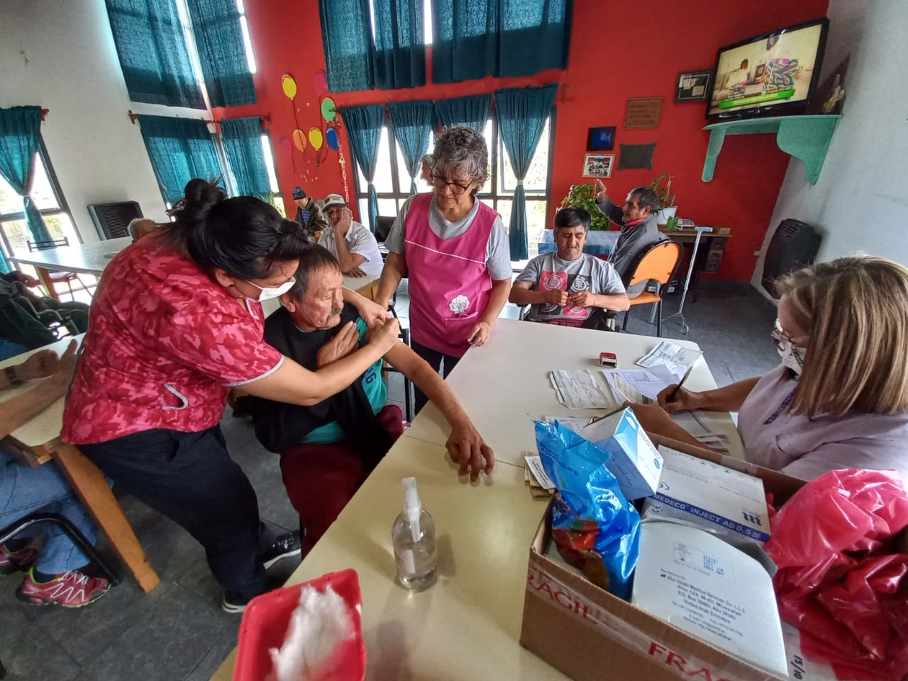 Se realizó campaña de vacunación antigripal a Adultos Mayores de las ...